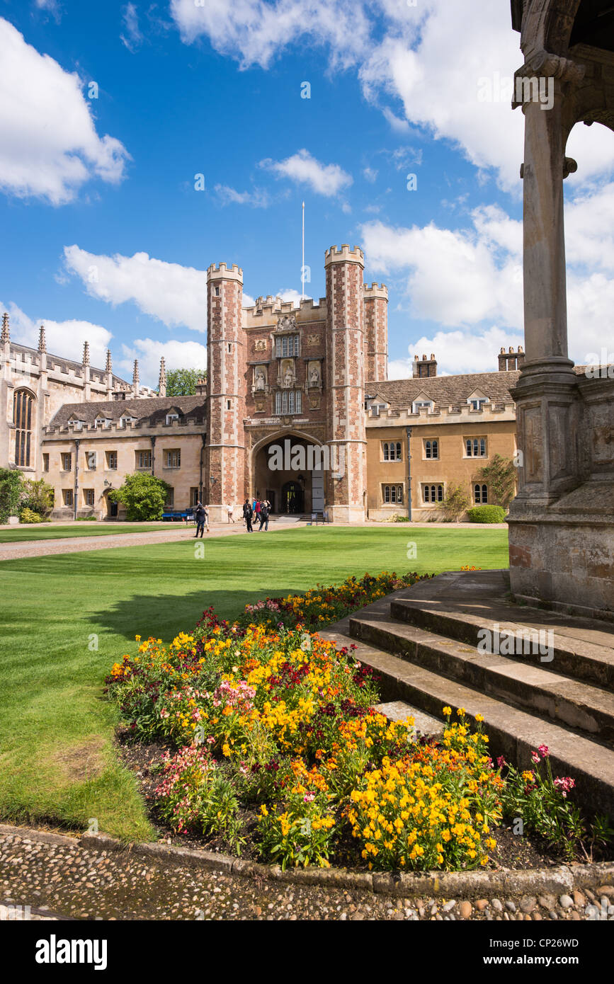 Cambridge University Trinity College Great Court and water fountain. UK ...