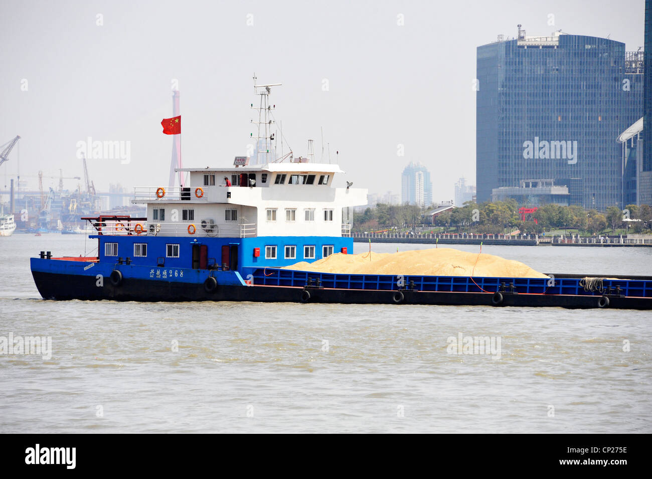 Shipping in Shanghai Stock Photo - Alamy