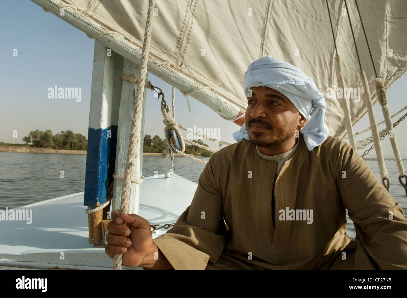 An Egyptian sailor sailing his Felucca on the River Nile in Luxor Stock ...