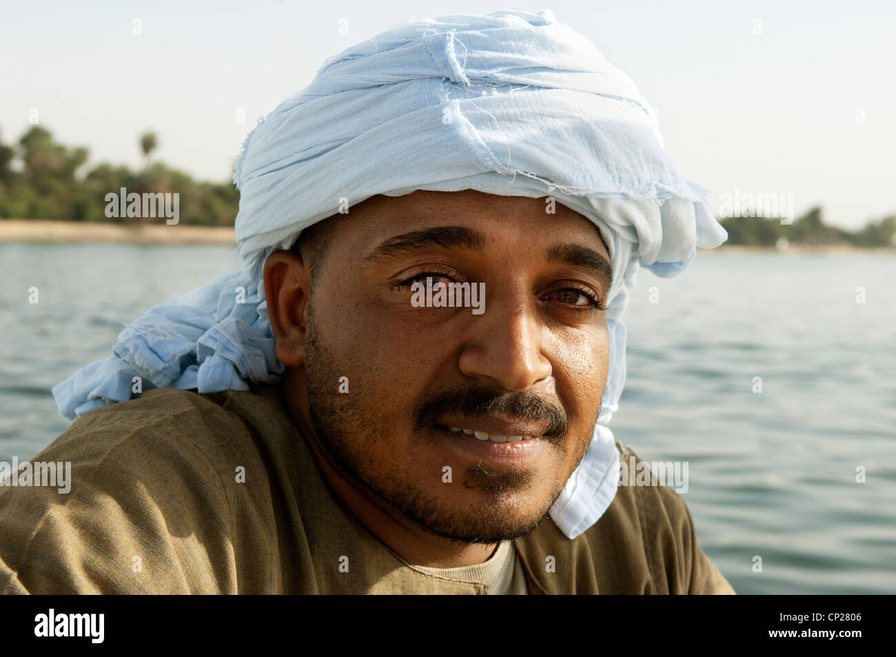 An Egyptian sailor sailing his Felucca on the River Nile in Luxor Stock ...