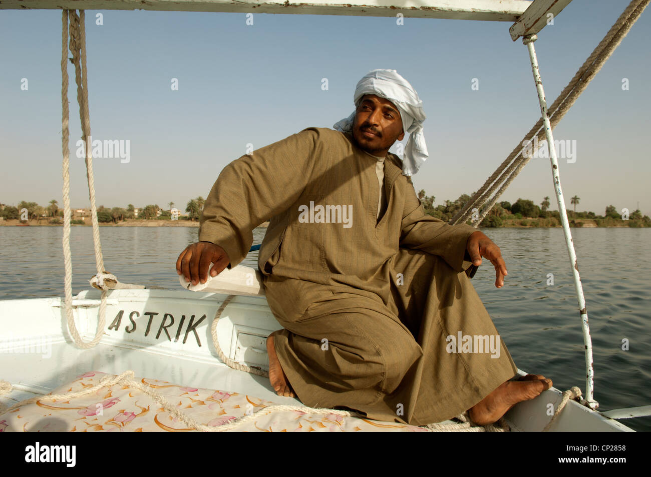 An Egyptian sailor sailing his Felucca on the River Nile in Luxor Stock ...