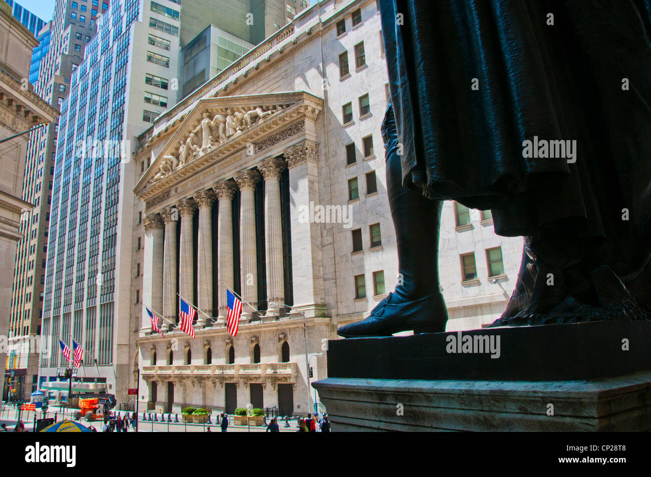 Stock market bear statue hi-res stock photography and images - Alamy