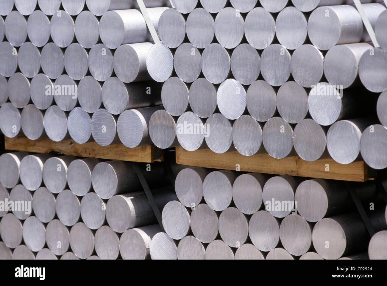 Industrial, Aluminium profuction metals, Drop Cast Bars Stock Photo - Alamy