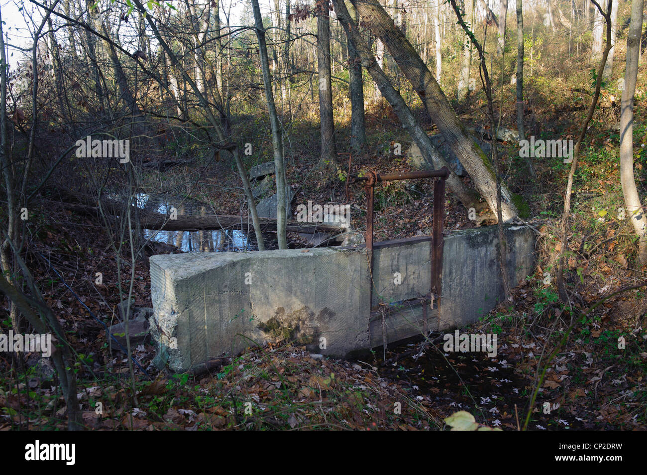 DAM AT HEAD OF MILL RACE Stock Photo - Alamy