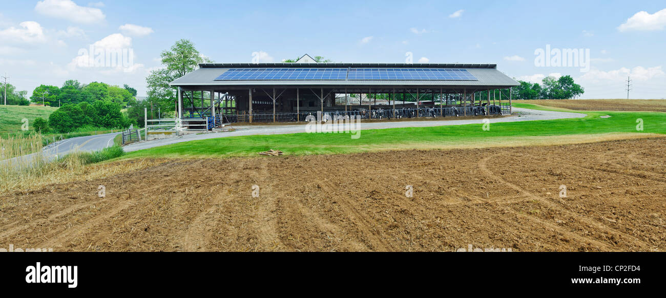 Open sided barn hi-res stock photography and images - Alamy