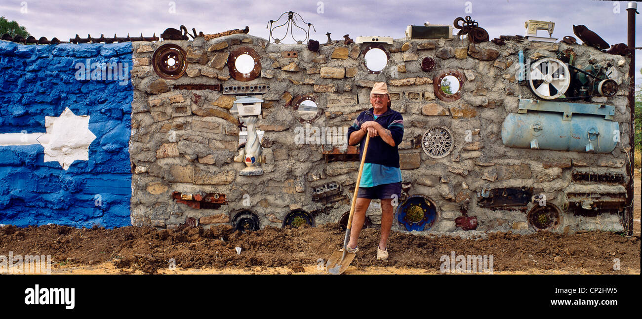 Outback artist, Winton, Australia Stock Photo - Alamy