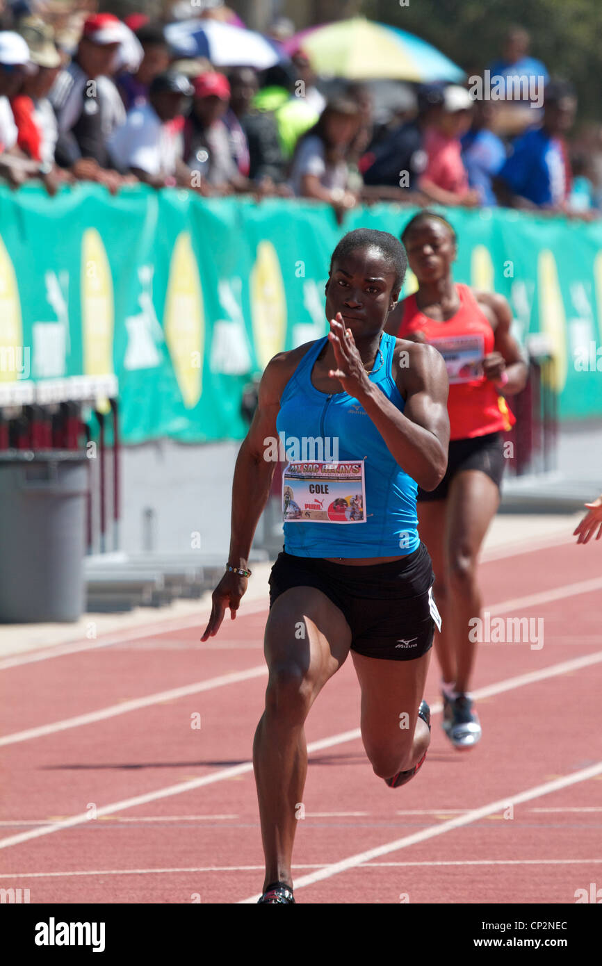 100 meter runner hi-res stock photography and images - Alamy