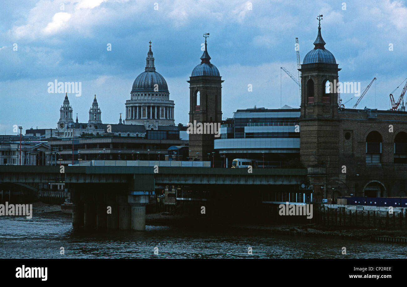 Cannon st railway bridge hi-res stock photography and images - Alamy