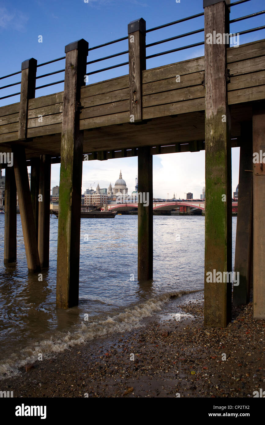 River Thames Jetty Stock Photo - Alamy