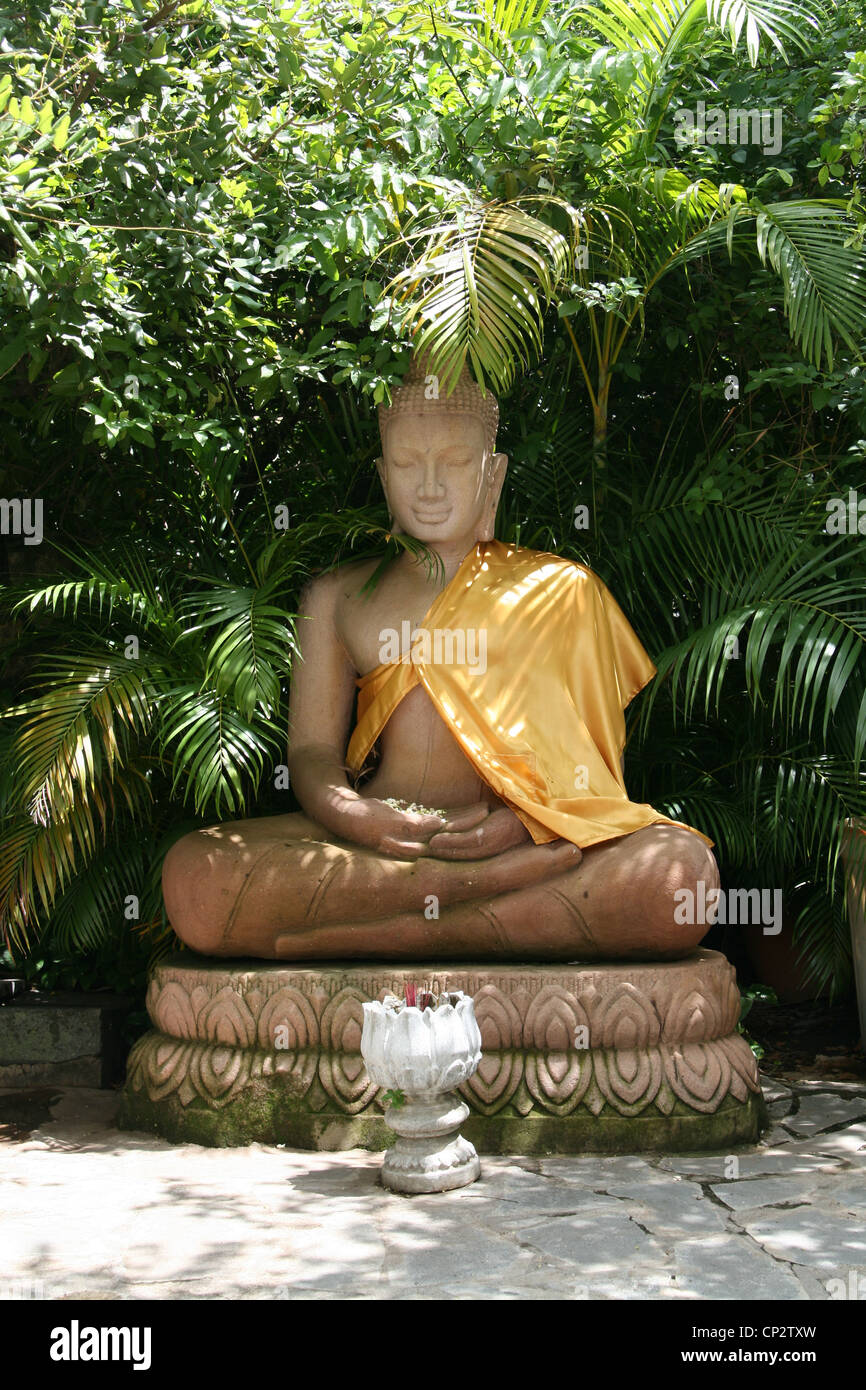 Smiling buddha statue hi-res stock photography and images - Alamy