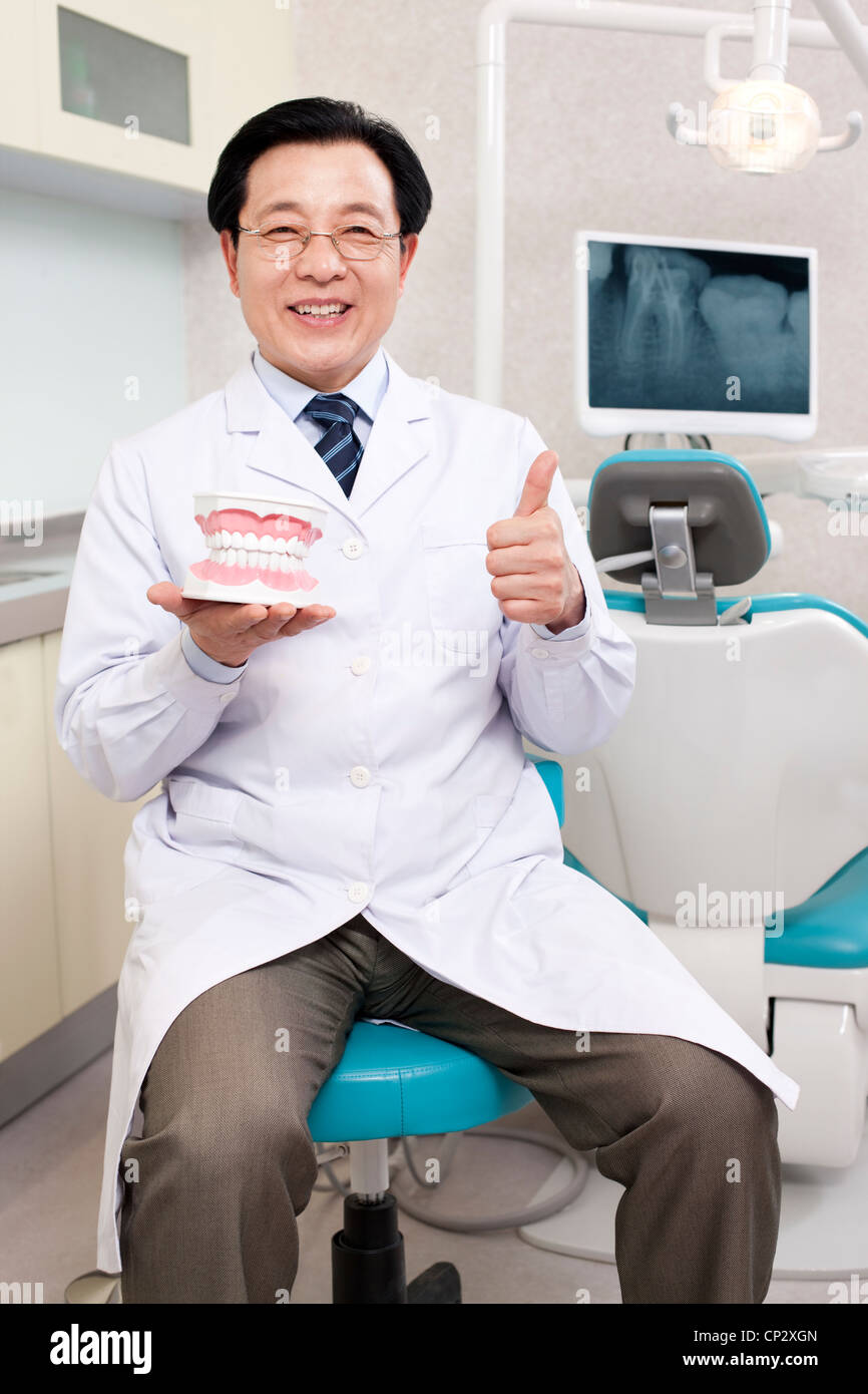 Dentist in dental clinic Stock Photo - Alamy