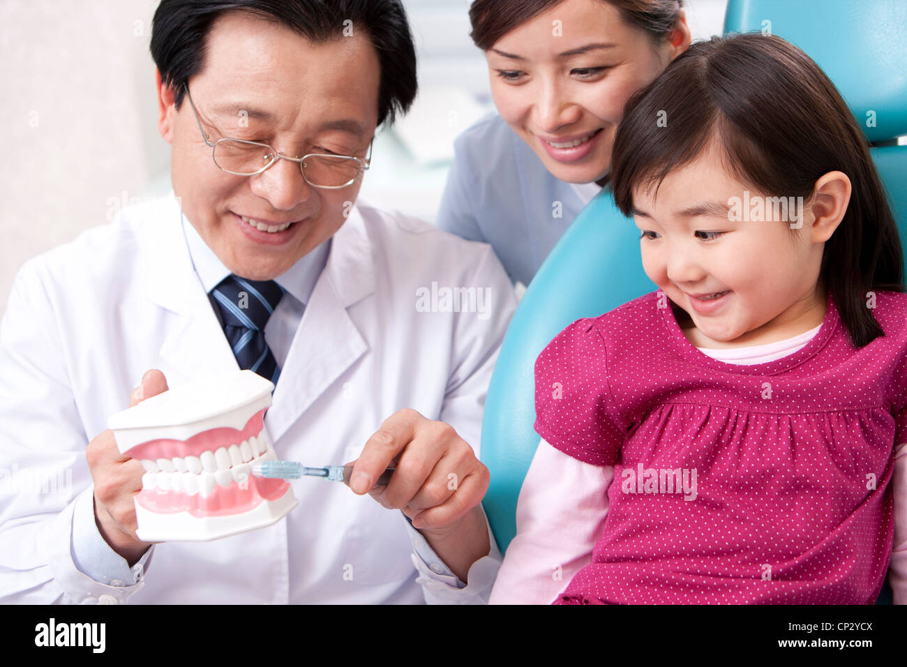 Dentist teaching the right way of brushing teeth Stock Photo - Alamy