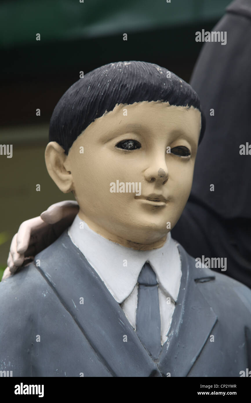 Scary statue hi-res stock photography and images - Alamy