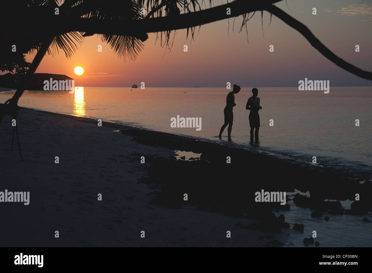 Flat island sea maldives hi-res stock photography and images - Alamy