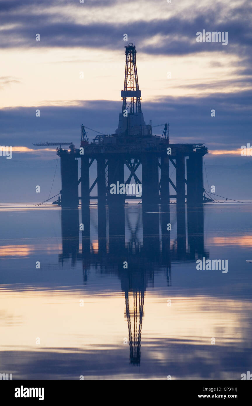 Oil rig scotland hi-res stock photography and images - Alamy