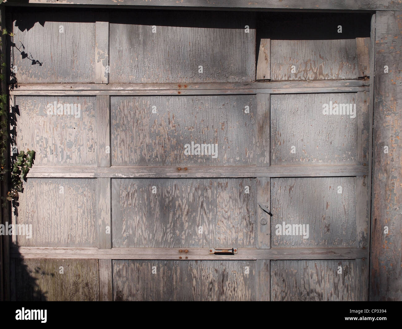 Distressed garage hi-res stock photography and images - Alamy