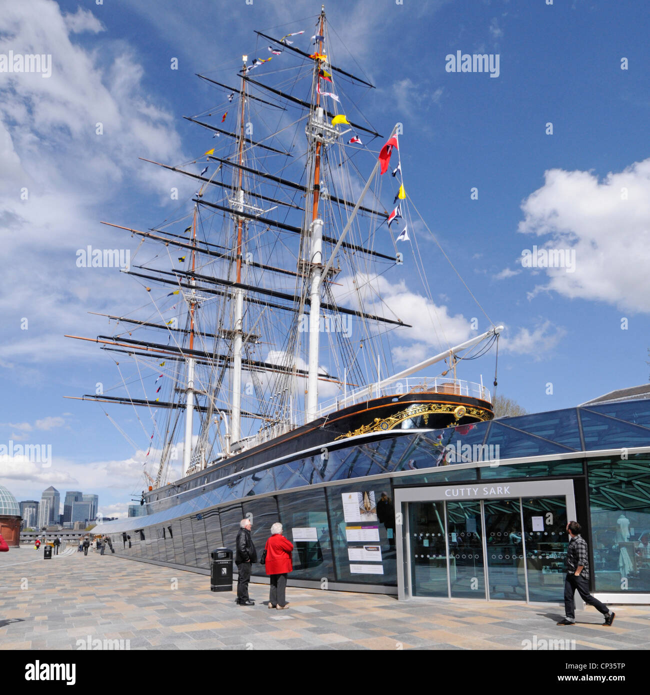 History of Cutty Sark clipper ship & museum on display as onboard ...