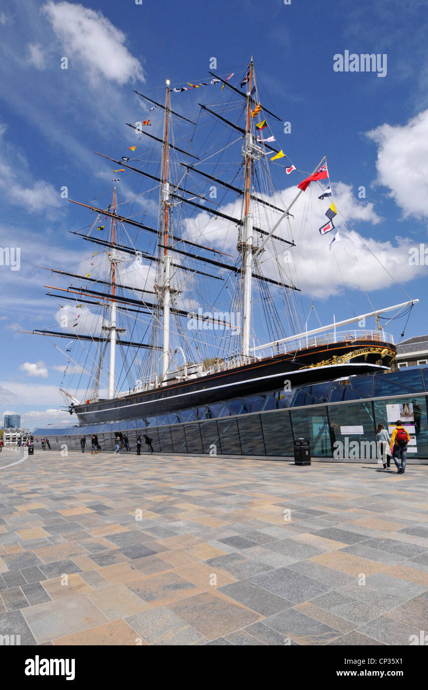 History of Cutty Sark clipper ship & museum on display as onboard ...