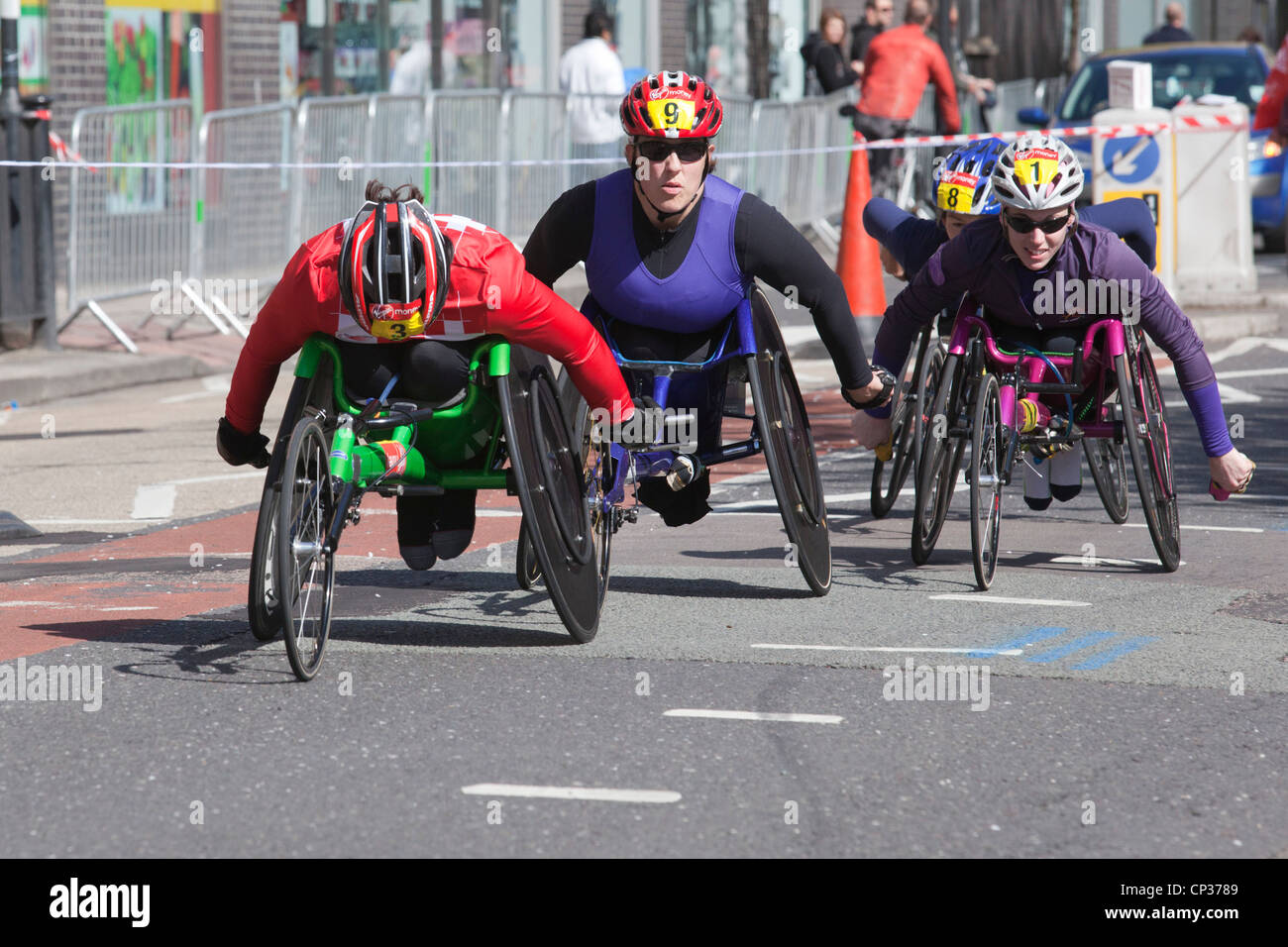 London Marathon - Wheelchair participants Stock Photo - Alamy