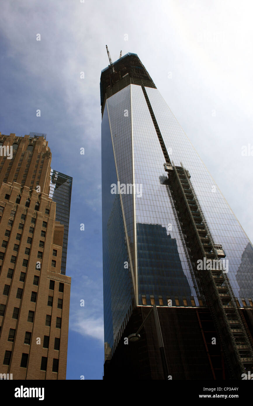 One world trade center construction hi-res stock photography and images ...
