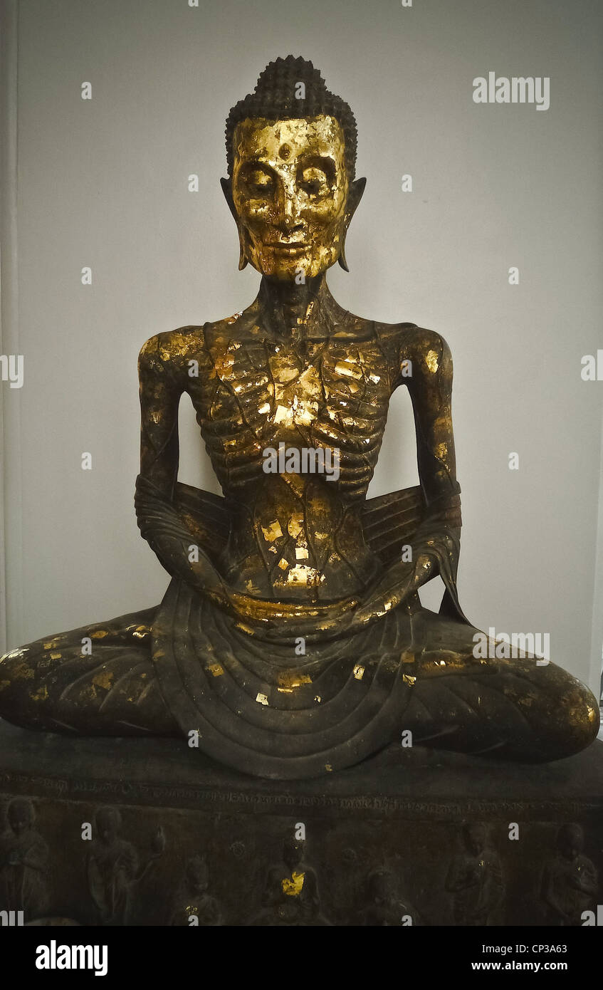 Images of the Buddha of Thailand, Statue of Buddha emaciated in a ...