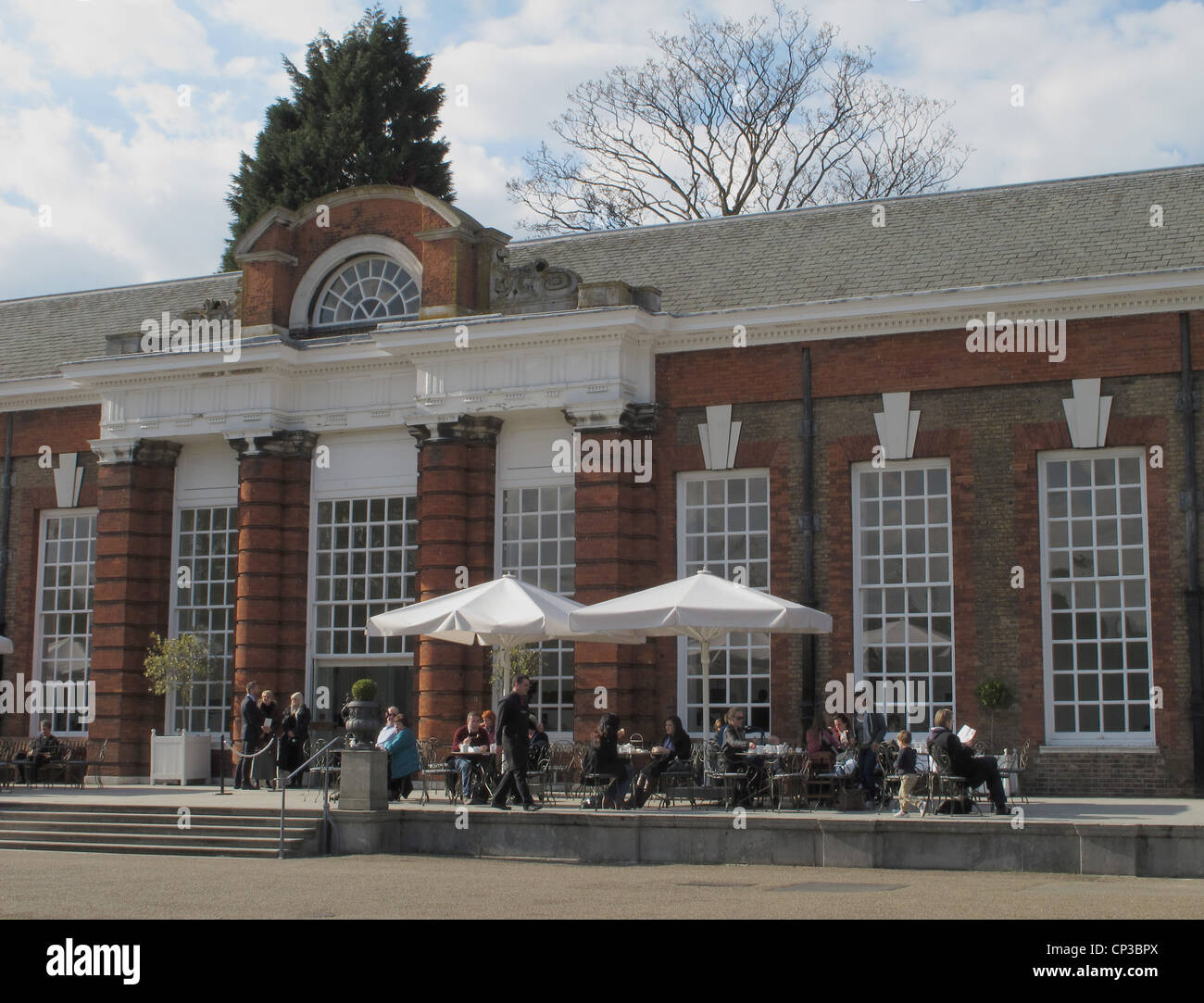 Tourists visiting the cafe at Kensington Palace gardens in London, UK ...
