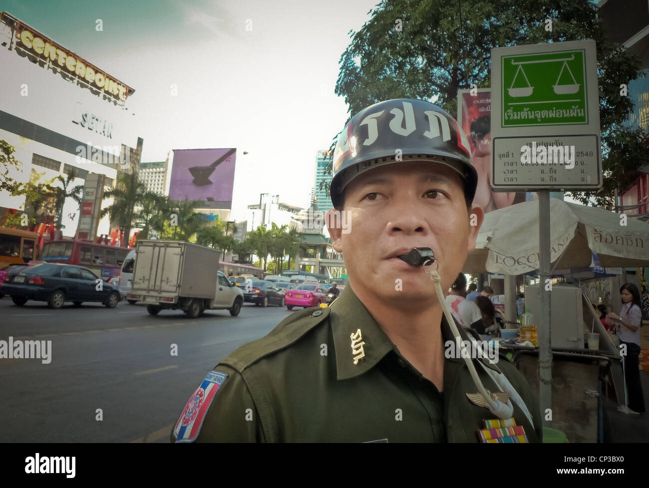 Street scene in Bangkok, Military police in charge of the traffic Stock ...