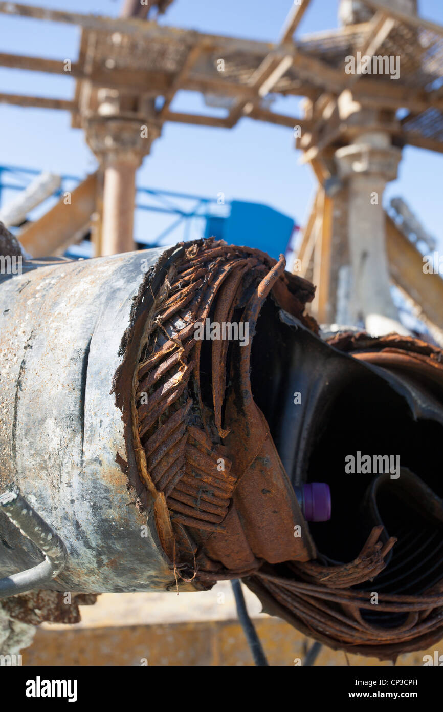 Oil rig uk underwater hi-res stock photography and images - Alamy