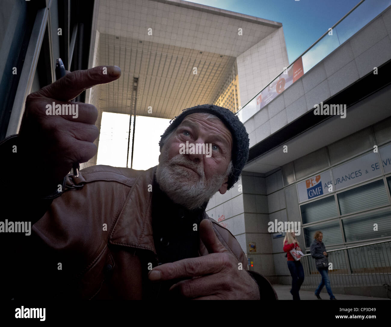 Hell in France . The homeless of the monuments, Ioan Romanian homeless ...