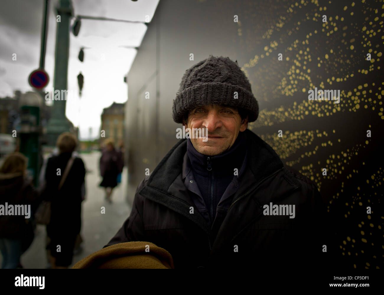 Poverty paris hi-res stock photography and images - Alamy