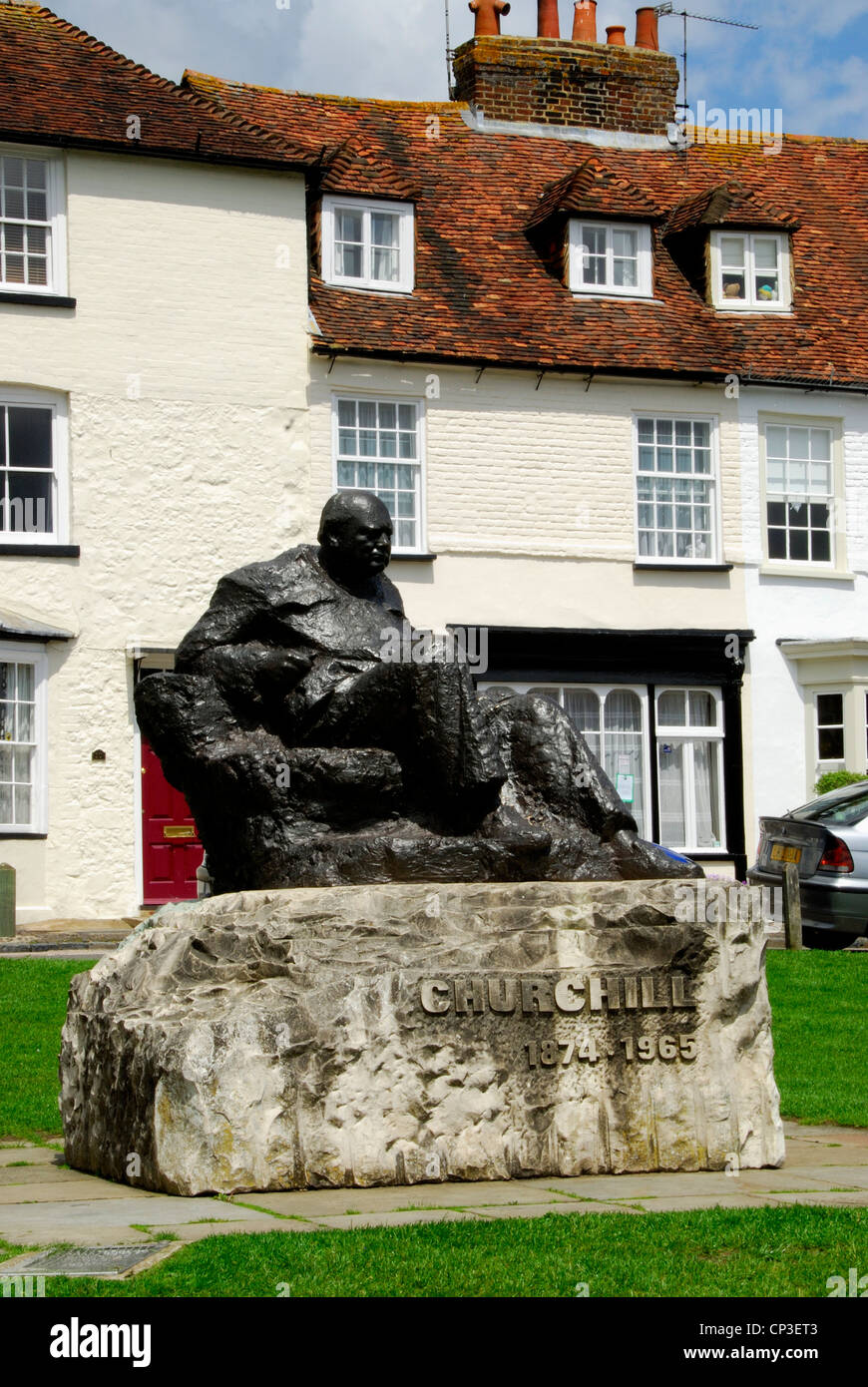 Sir Winston Churchill sculpture by Oscar Nemon. The village Green ...