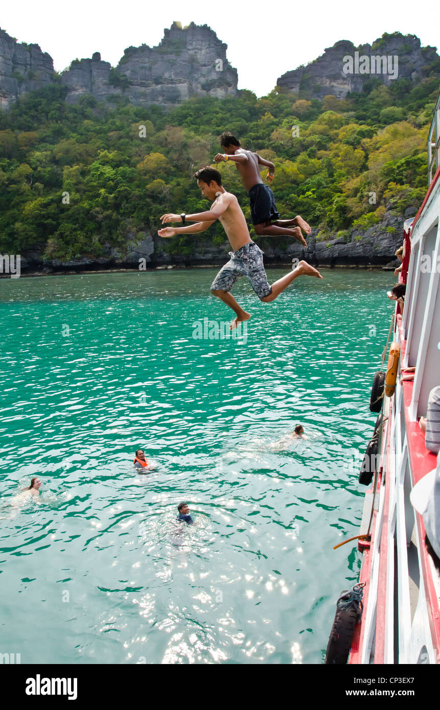Man jumping off boat hi-res stock photography and images - Alamy