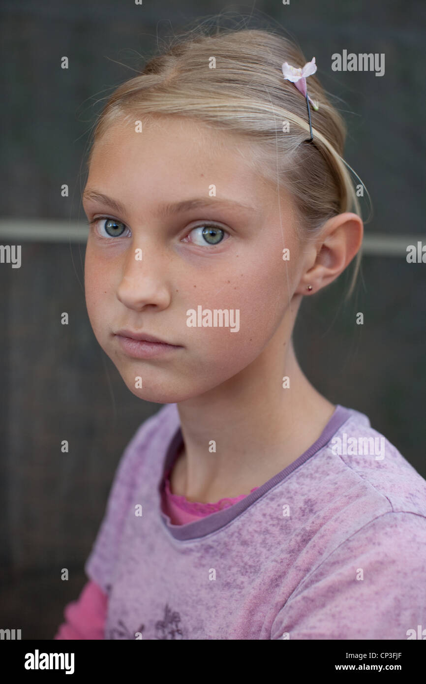 Looking confront hi-res stock photography and images - Alamy