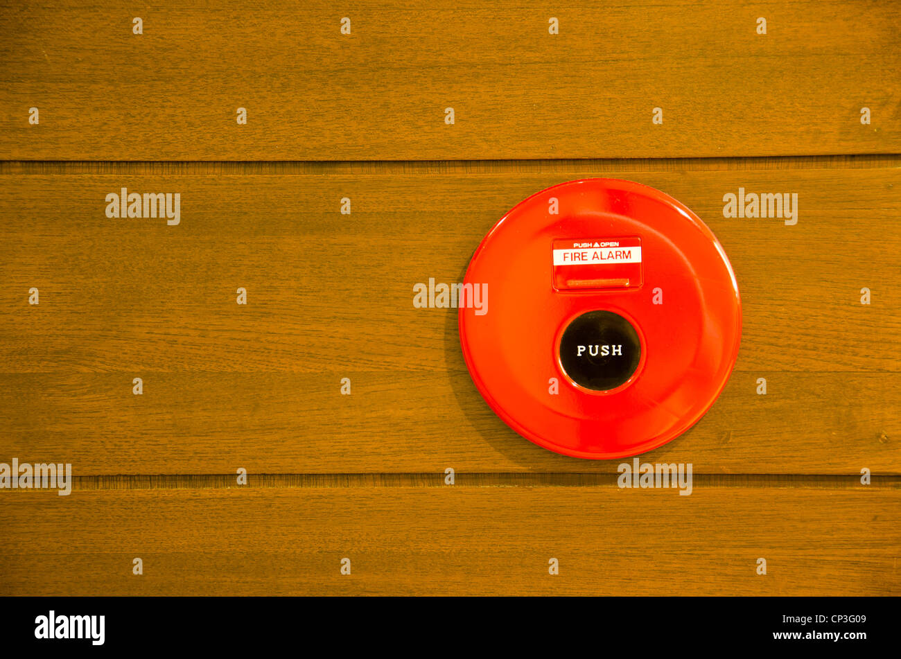 Red metal fire alarm hi-res stock photography and images - Alamy