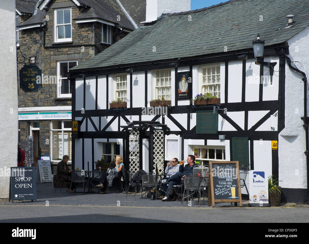 Queens head hawkshead hi-res stock photography and images - Alamy