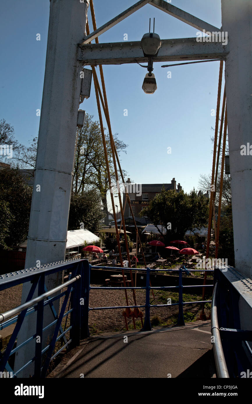 Teddington lock footbridge hi-res stock photography and images - Alamy