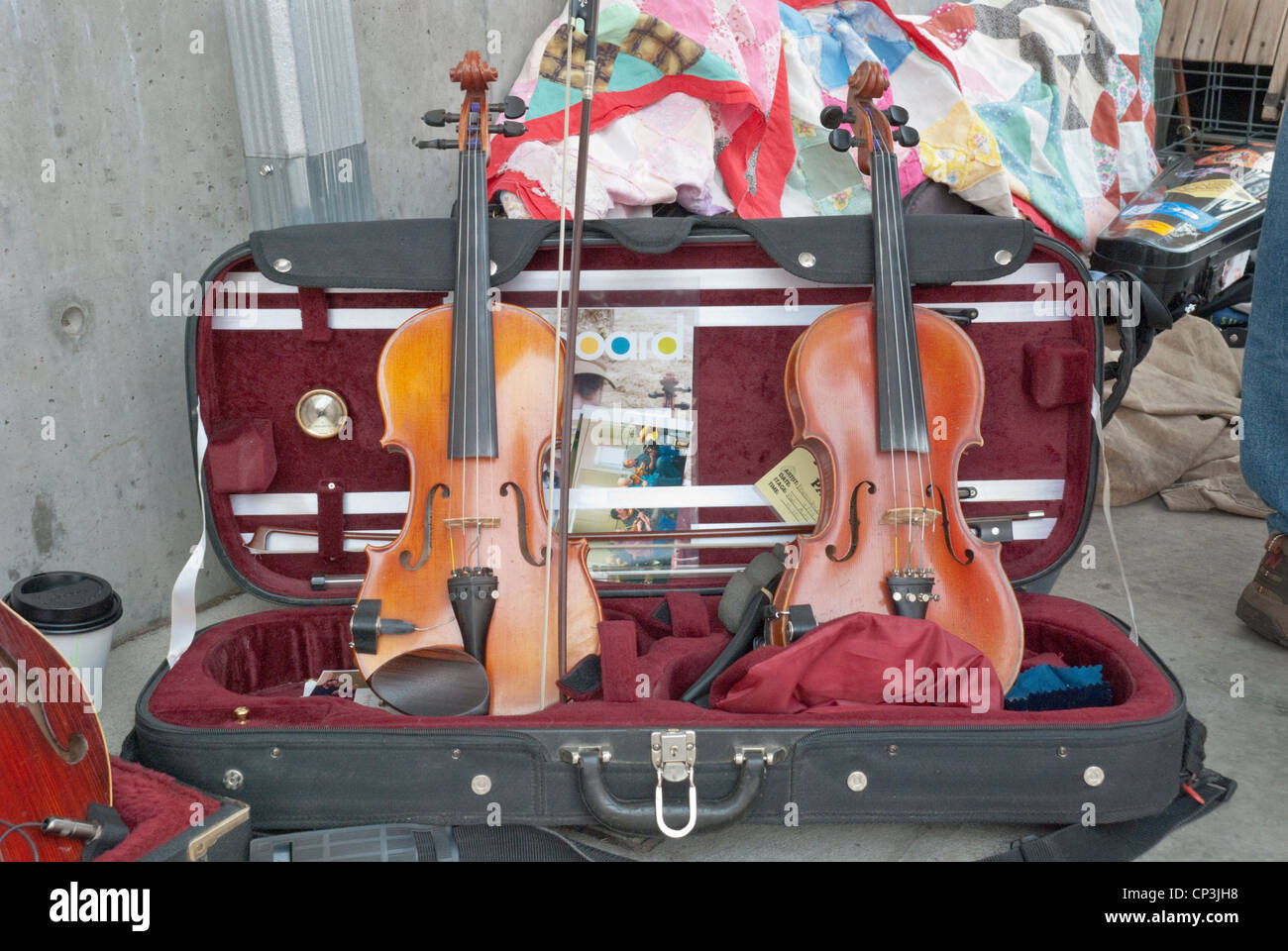 Fiddles hi-res stock photography and images - Alamy