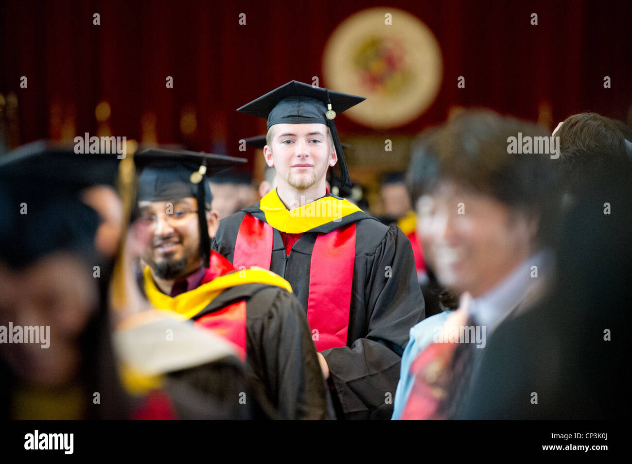 Crowd graduation hi-res stock photography and images - Alamy