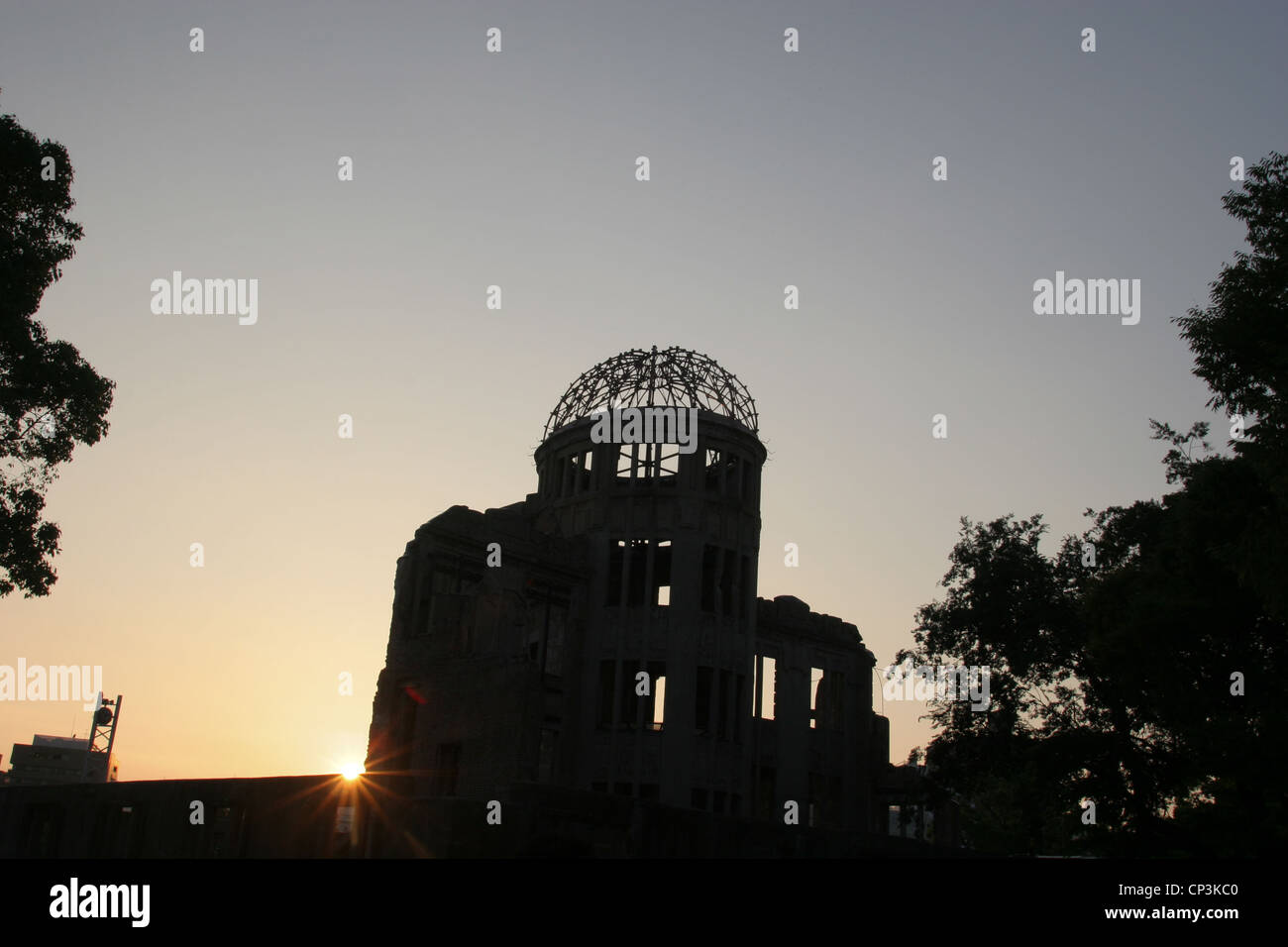 Atomic blast on hiroshima hi-res stock photography and images - Alamy
