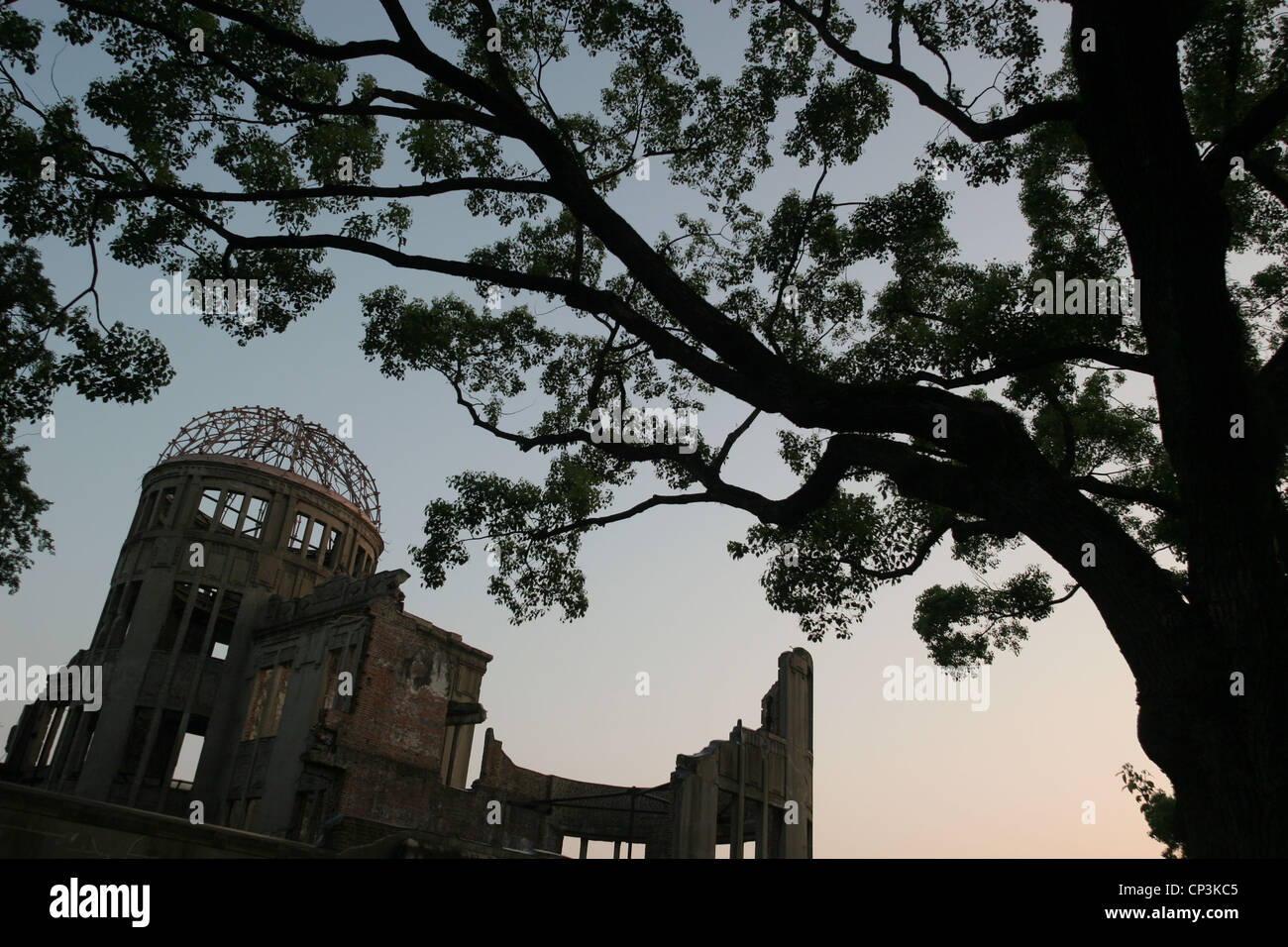 Atomic blast on hiroshima hi-res stock photography and images - Alamy