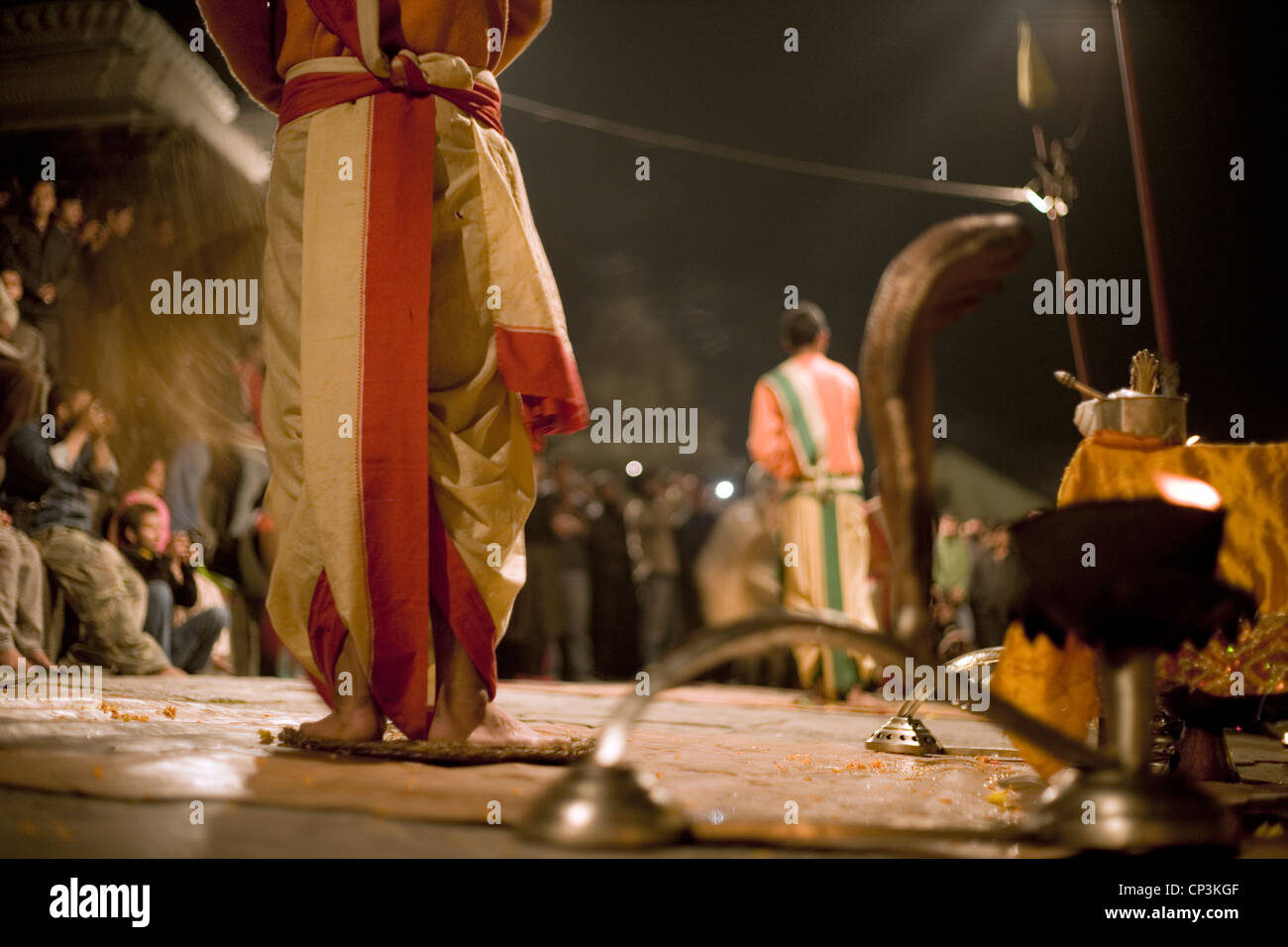 Hindu priest aarti rituals temple hi-res stock photography and images ...