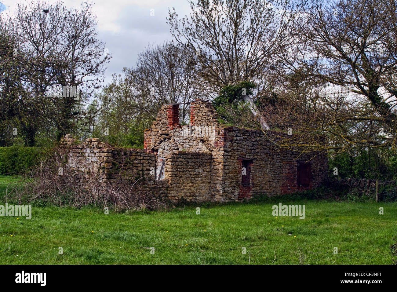 Derelict Cottage in Wiltshire Stock Photo - Alamy