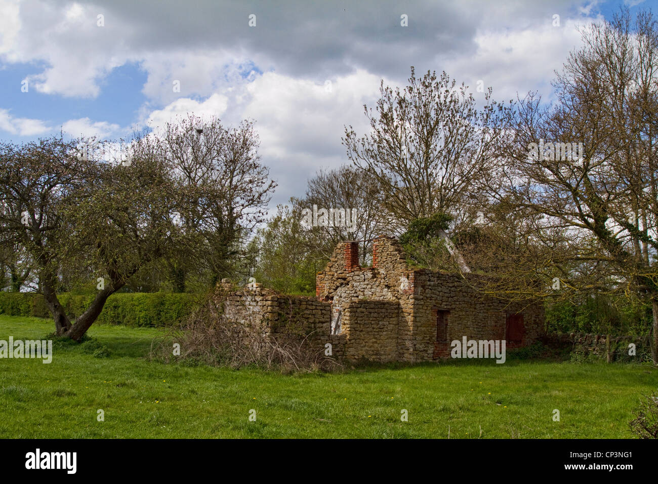 Wrecked cottage hi-res stock photography and images - Alamy