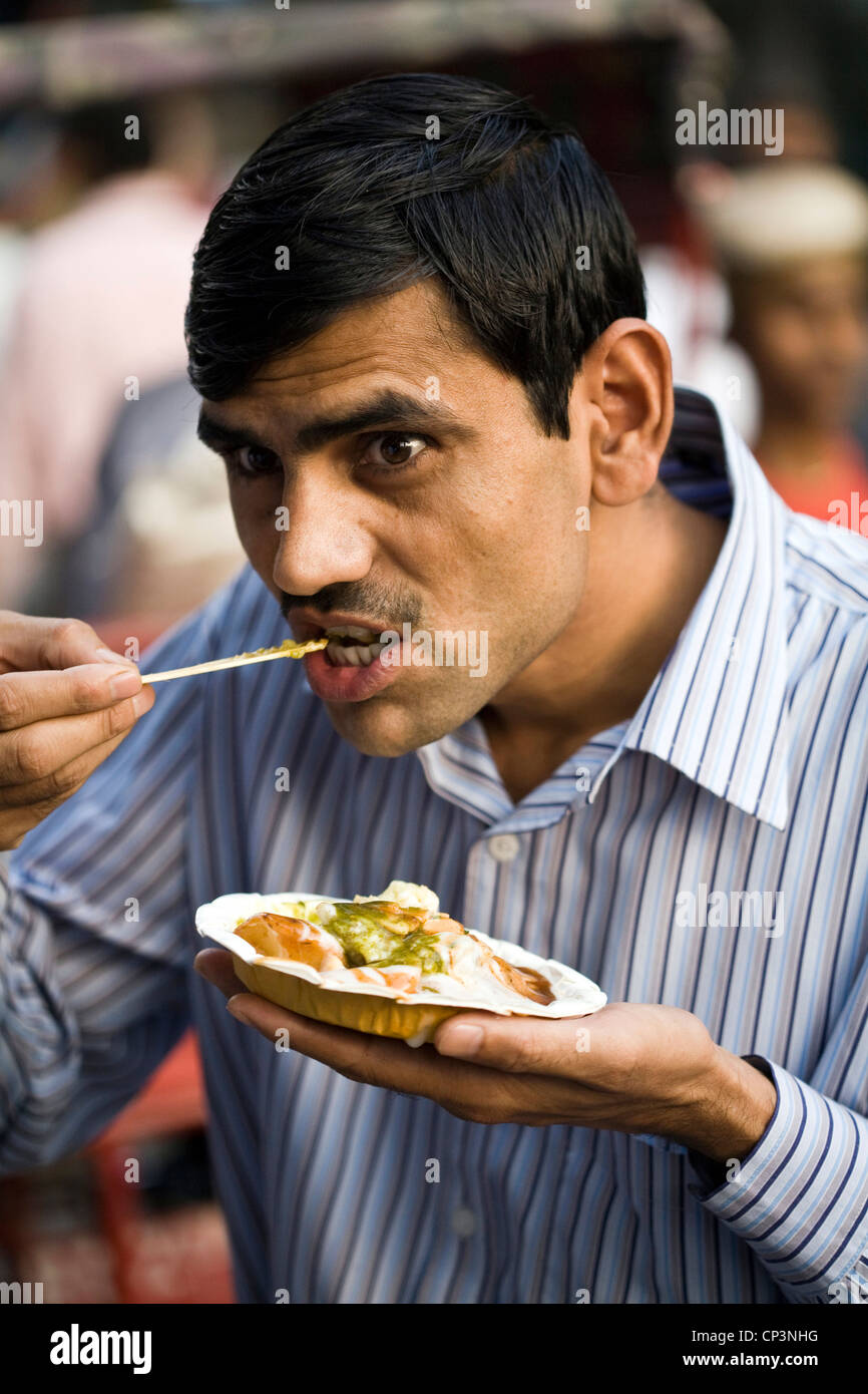 A man eats street food at the Ashok Chat Corner in Chawri Bazaar, Old ...