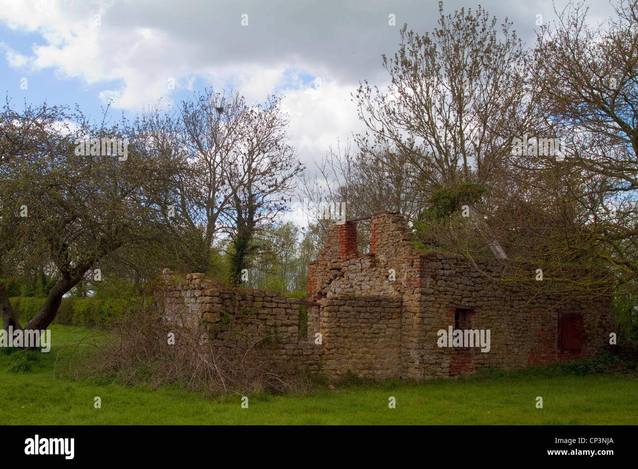 Wrecked cottage hi-res stock photography and images - Alamy