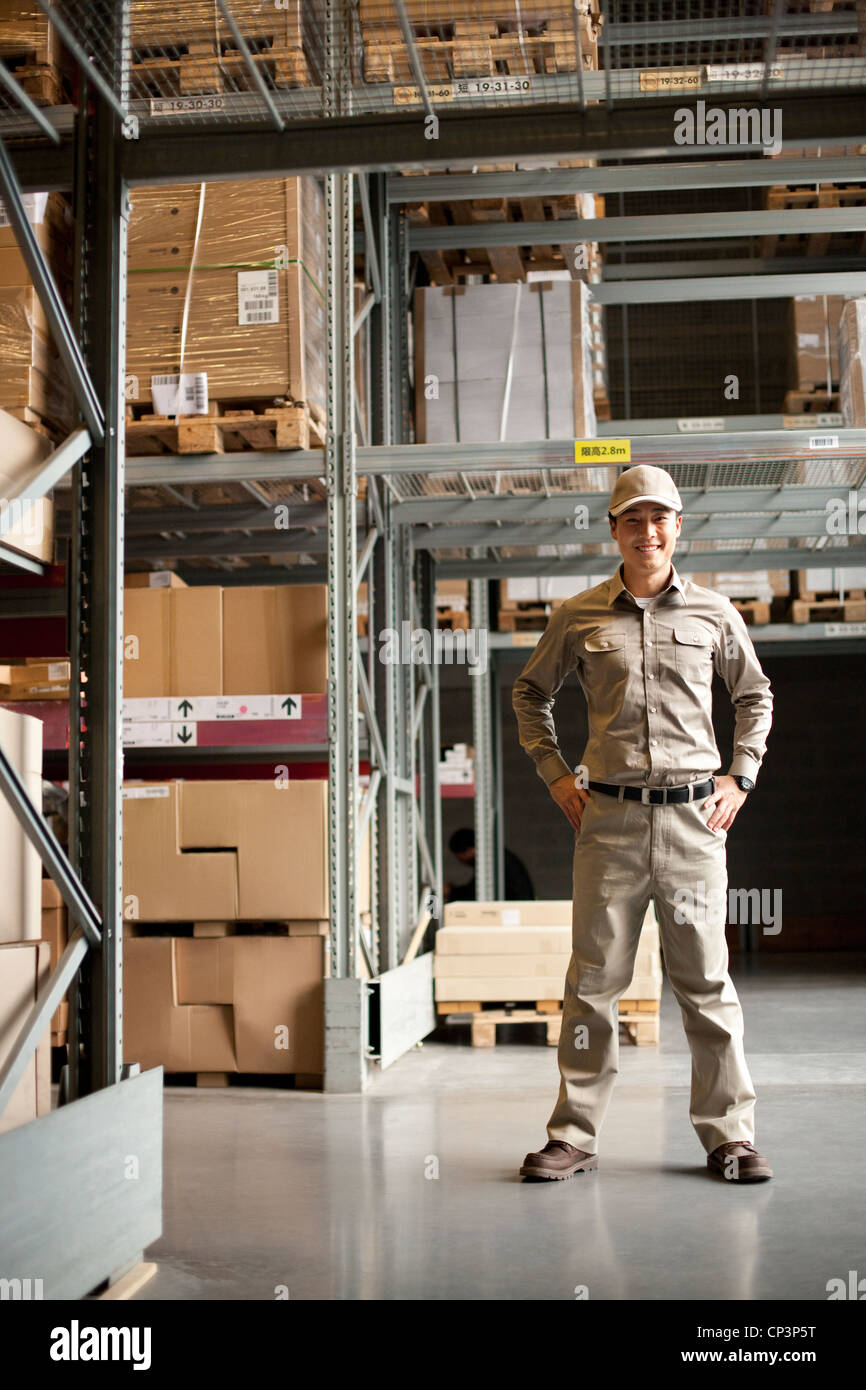 Chinese male warehouse worker hi-res stock photography and images - Alamy