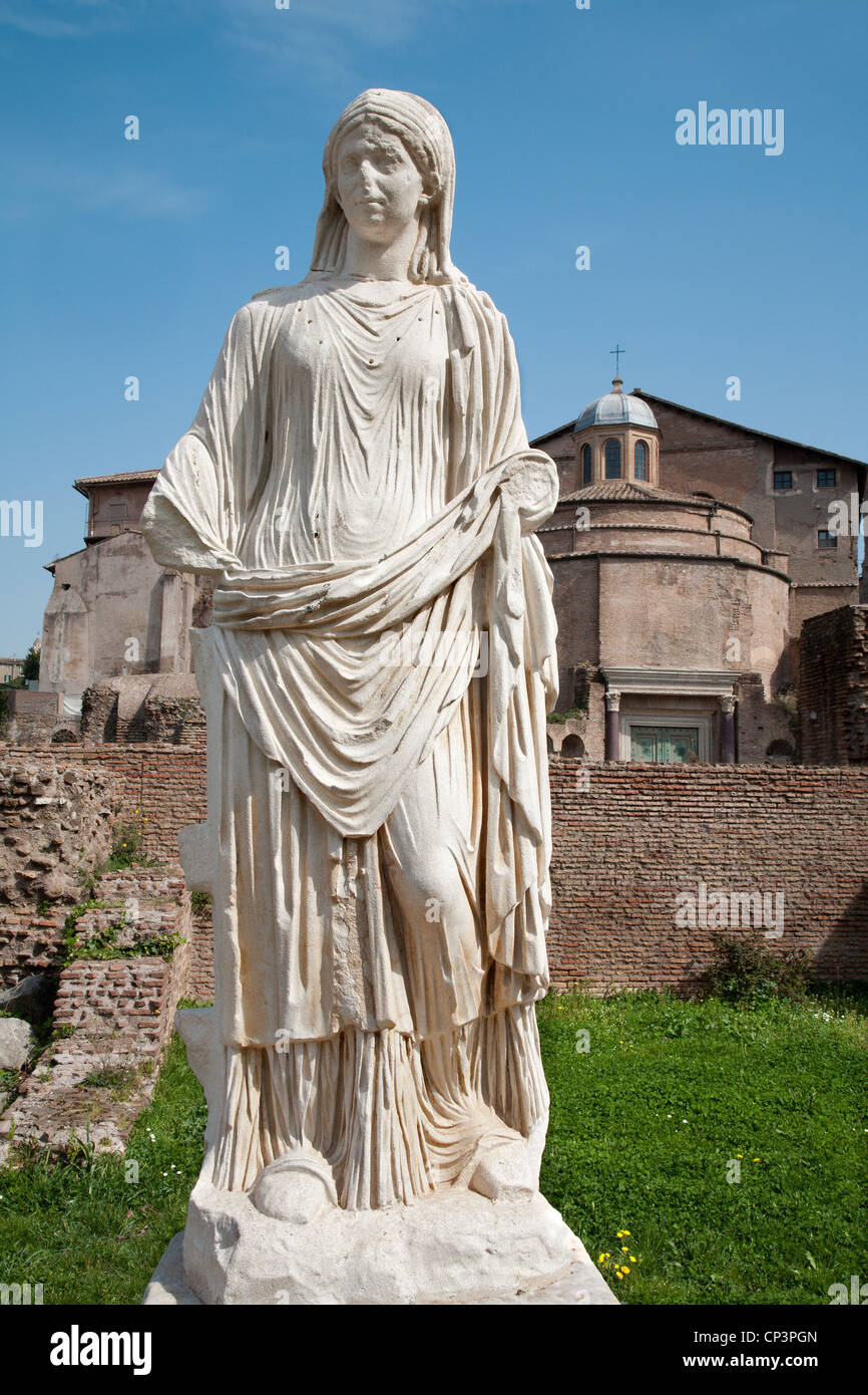 Rome - statue from Atrium Vestae - Forum romanum Stock Photo - Alamy