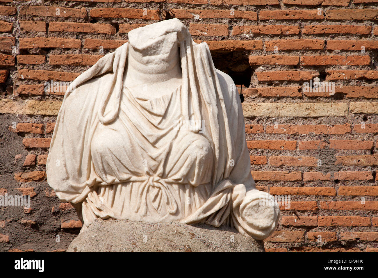 Rome - statue from Atrium Vestae - Forum romanum Stock Photo - Alamy