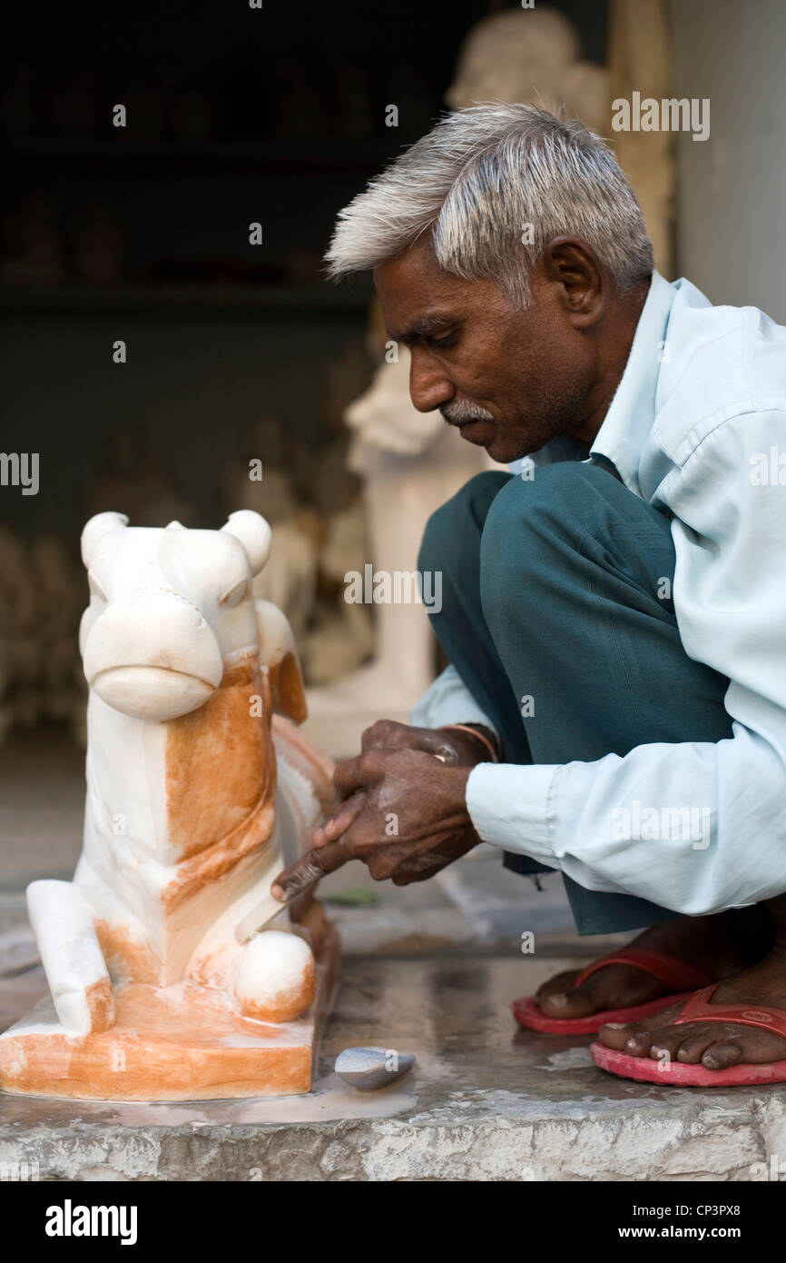 A stone carver at work in the Paharganj area, Jaipur, India Stock Photo ...