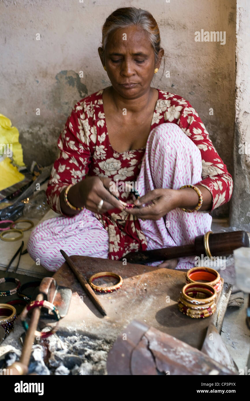 2023 Lac Bangle Making Provided By Vivaana Culture Hotel